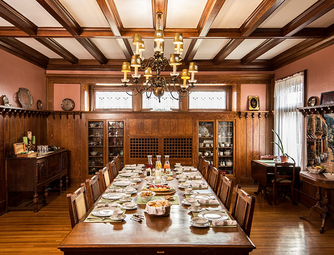Dinner and a show? Not quite, but this elegant dining room serves up ambiance with a side of circus history.