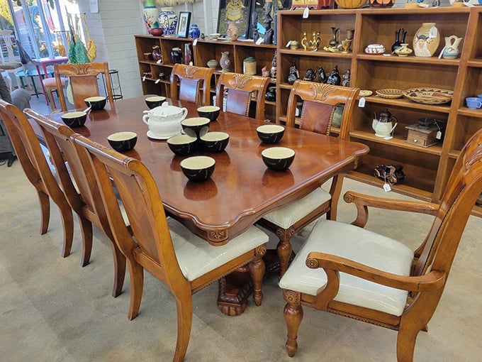 Dinner party, anyone? This elegant set-up is begging for a "Downton Abbey" themed soir&eacute;e.