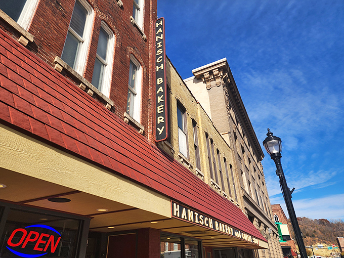 Hanisch Bakery's classic sign: Where "bakery" and "coffee shop" are magic words that make diets disappear.