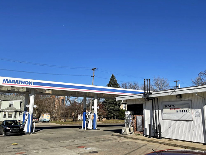 Jos&eacute;'s Cuban Sandwich & Deli: Where's the beef? It's under the ham, cheese, and pickles in Lansing's best-kept Cuban secret!