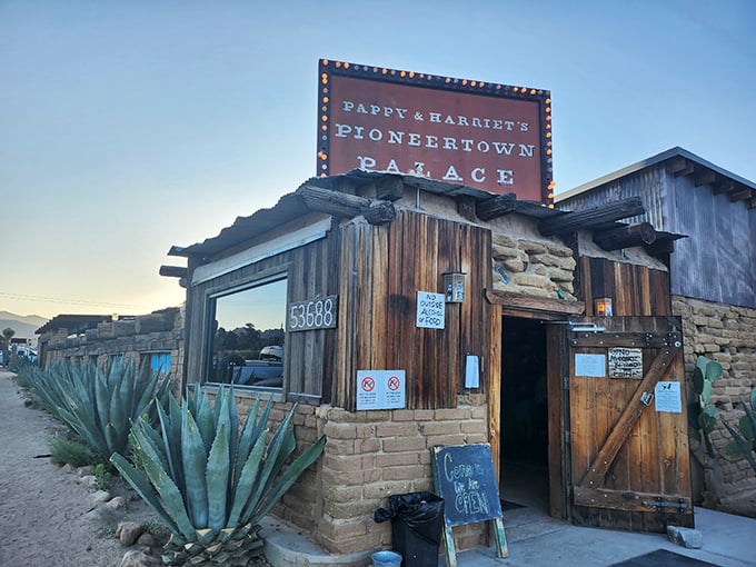Howdy, flavor! Pappy + Harriet's brings the Wild West to your plate, minus the tumbleweeds and plus some killer tunes.