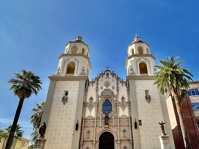 Heavenly architecture! This cathedral's Mexican Baroque facade is more intricate than a telenovela plot. Tucson's spiritual stunner shines bright.