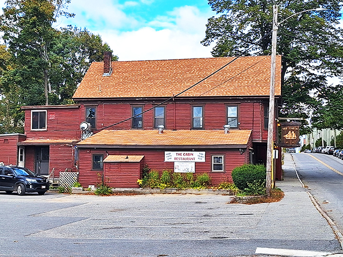 The Cabin: Where rustic charm meets pizza perfection. It's like eating a slice in a postcard of Maine.