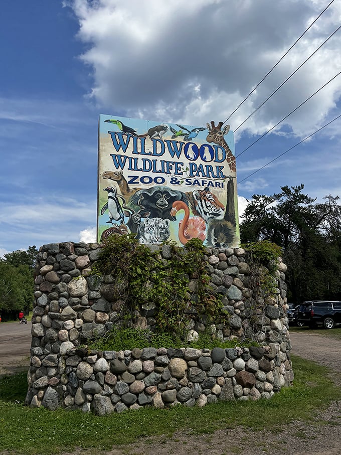 Wildwood Wildlife Park: Where your golf ball might get upstaged by a parrot. Talk about performance pressure!