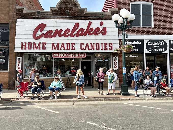 Canelake's Candies: serving up sweetness since 1905. It's like a sugary time capsule in the heart of Virginia (Minnesota, that is).