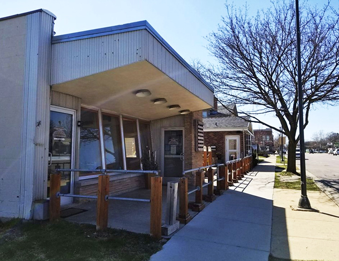 Sleek outside, sizzling inside! Bien Trucha proves that sometimes, the best flavor comes in stylish packages. Your Instagram feed will thank you.