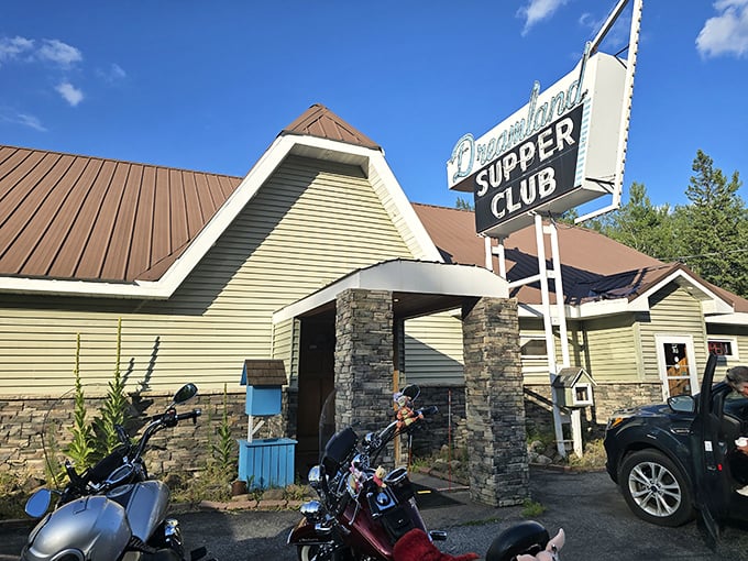 Cozy cabin vibes meet gourmet delights at Dreamland. It's like your grandma got a culinary degree and opened a restaurant!