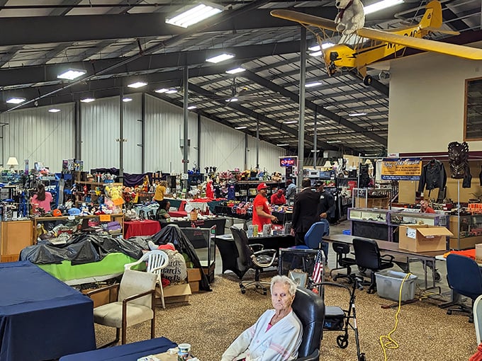 Outside at Four Seasons, it's a picker's paradise. From farm-fresh produce to fantastic finds, it's a feast for all your senses. 