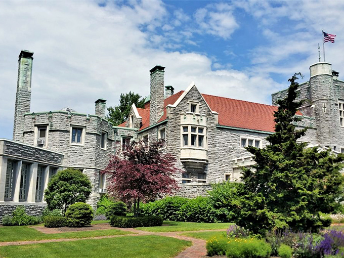 From grand home to grand offices, Glamorgan Castle proves that even paperwork feels more exciting with turrets involved.