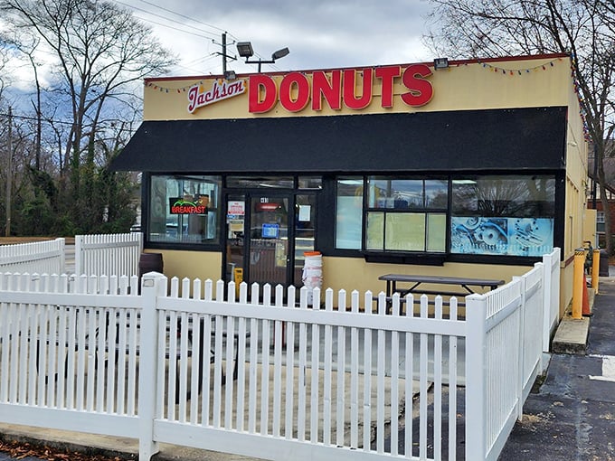 Step into a Norman Rockwell painting &ndash; with sprinkles! Jackson Donuts is proof that sometimes, the best things come in small, sugary packages.