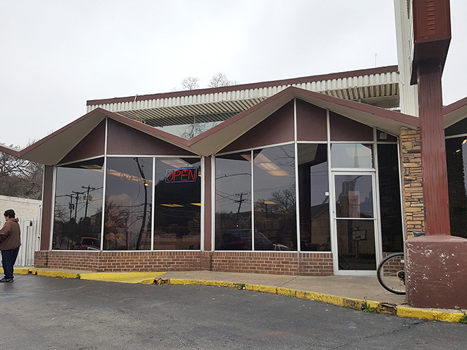 Where retro meets delicious. Lone Star Donuts is proof that some things, like great donuts and catchy jingles, never go out of style.