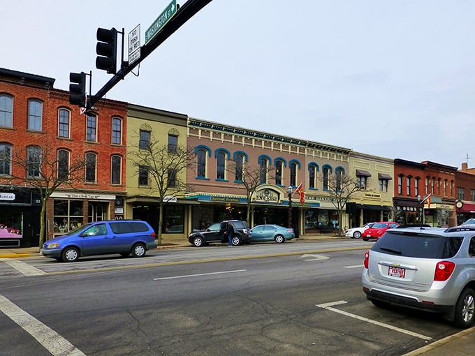 Norman Rockwell, eat your heart out! Medina's town square is so charming, you'll half expect to see soda jerks and paperboys around every corner.