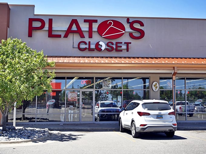 Teen trends at grown-up prices! This store is proof that you can look like a million bucks without spending it. Socrates would approve.