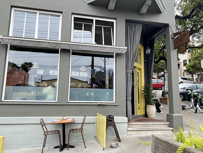 Simplicity meets sophistication! Plow's minimalist exterior hides maximum flavor, proving that sometimes the best things come in understated packages.