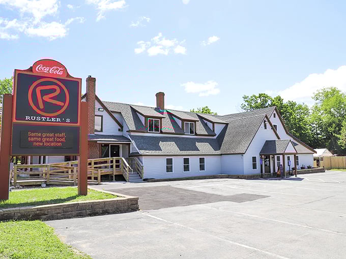 No need to saddle up for this rodeo of flavor! Rustler's classic exterior hides a stampede of mouthwatering meats within.