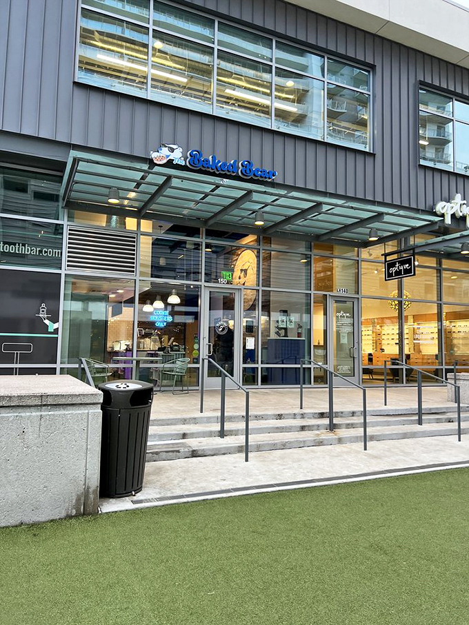 The Baked Bear: Proving that playing with your food can lead to delicious results. It's the Lego of dessert shops!