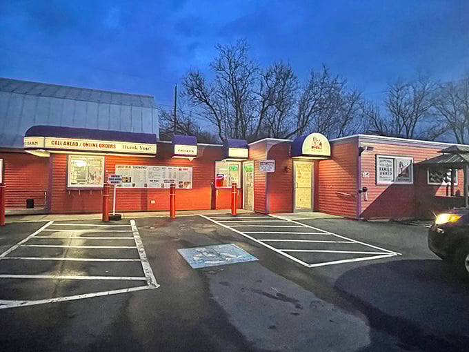 Fast food with a side of nostalgia! The Red Barn's cheerful exterior promises a trip back to simpler times, complete with modern-day deliciousness.