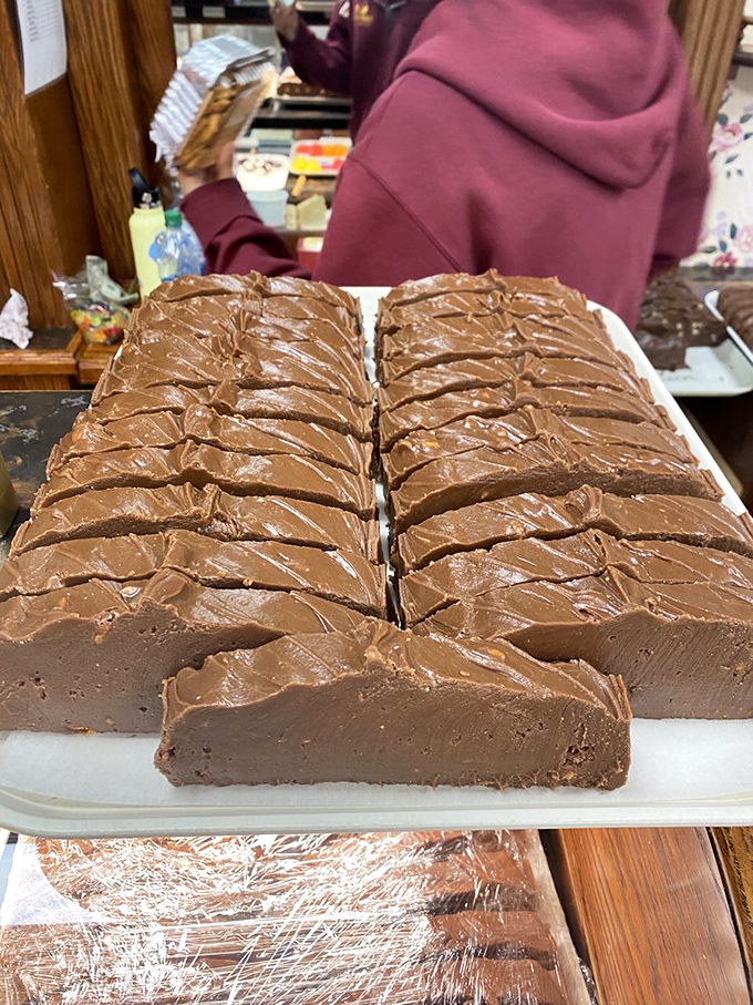 Fudge Tetris, anyone? These perfectly aligned slices are begging to be stacked in your mouth. Game on, sweet tooths!