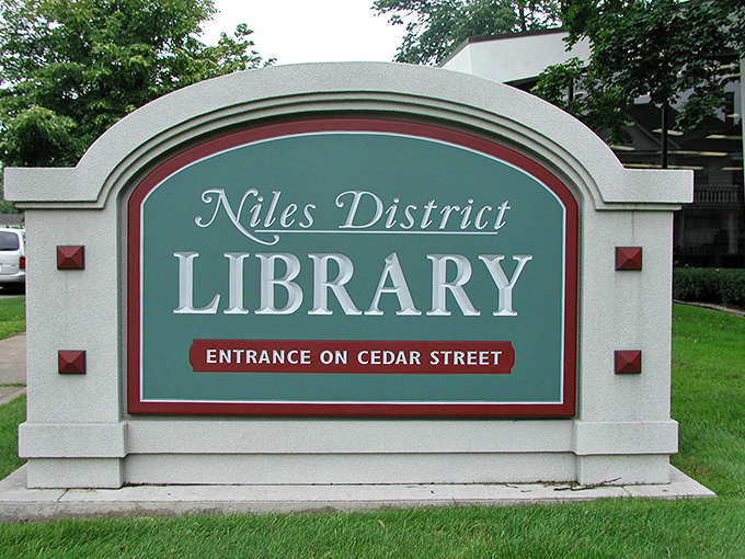 Books and charm in equal measure! The Niles District Library sign promises literary adventures and a cozy spot to curl up with your next great read.