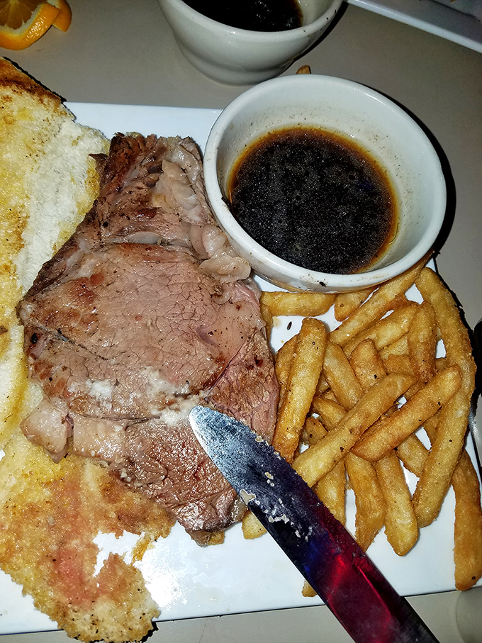 The prime rib sandwich: When you want to feel like a cowboy, but also kinda fancy. Pure beefy bliss.