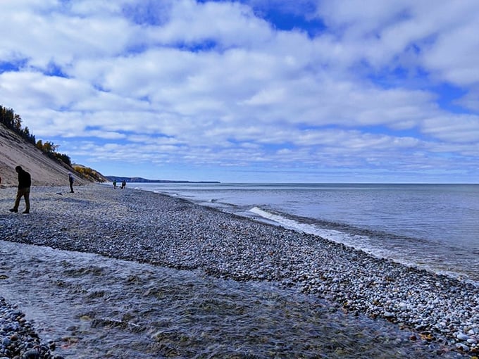 Lake Superior's rocky runway: Where cliffs strut their stuff and waves applaud. A geological fashion week, if you will.