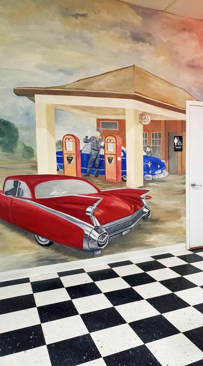 Talk about a gas! This mural brings the 1950s to life, complete with classic cars and a slice of Americana pie.