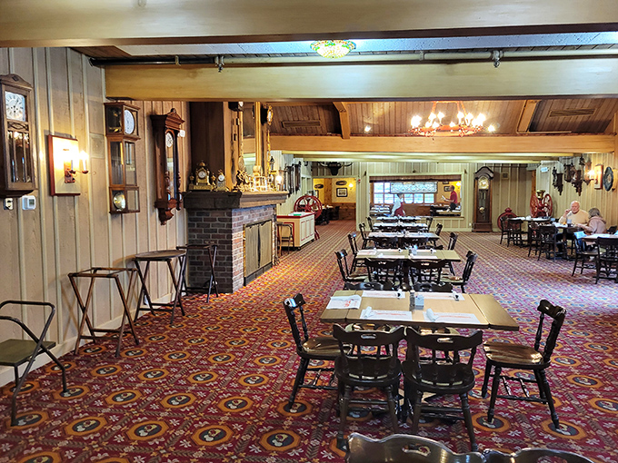 Cozy charm overload! This dining area feels like a warm hug from your favorite grandma &ndash; if she had impeccable vintage taste.