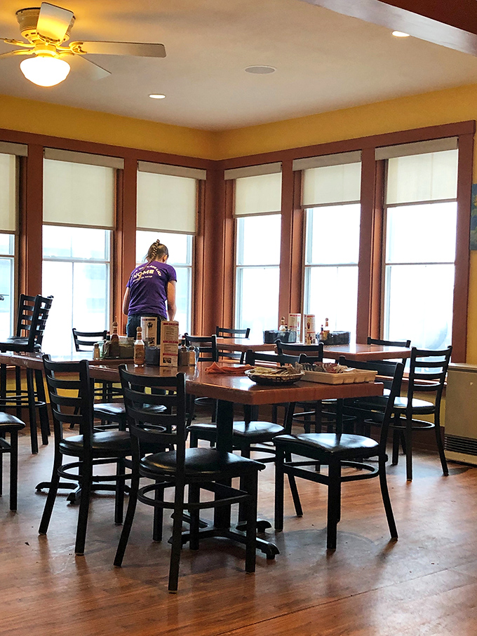 This dining area is basically morning nirvana. Can you smell the bacon from here?