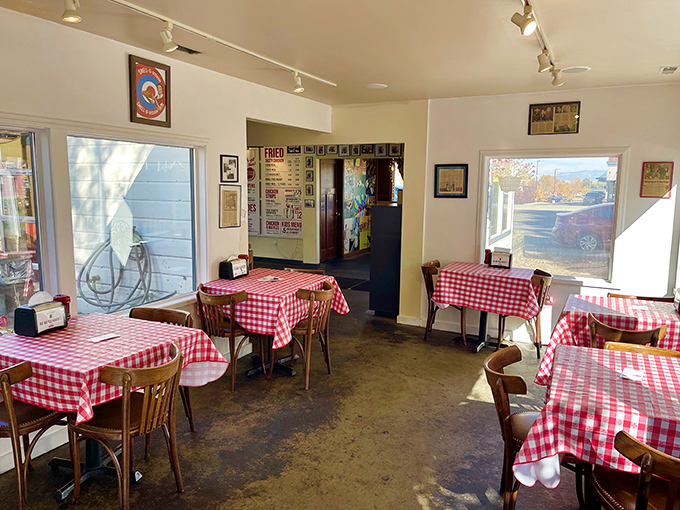 Red and white checkers: the unofficial flag of comfort food nation. Plant yourself here and prepare for deliciousness.