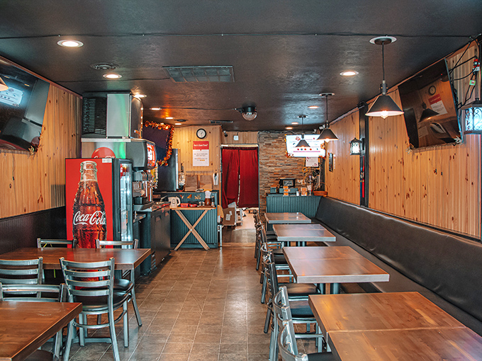 No white tablecloths here, folks! Just good vibes, great chicken, and a place to make finger-lickin' memories.