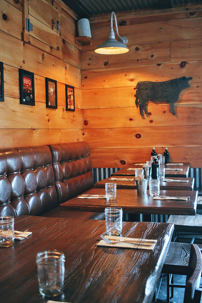 Rustic chic meets BBQ haven! These tables are just begging for a group of friends to gather 'round and make some meaty memories.