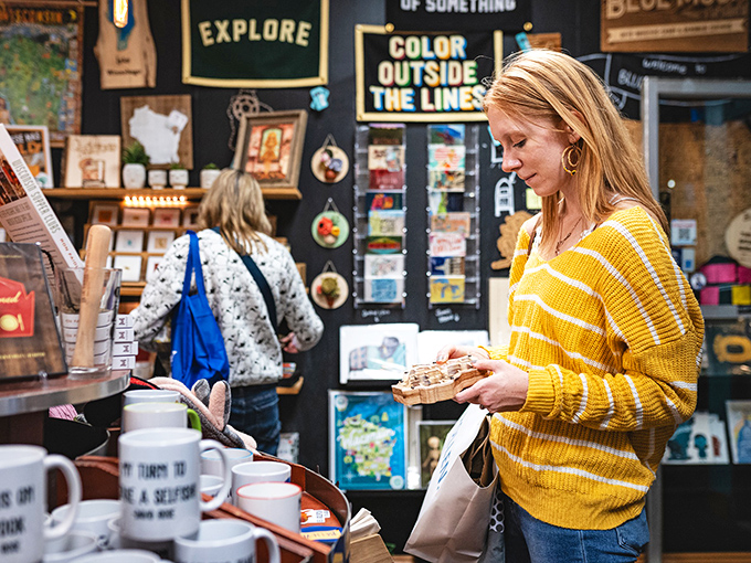 Treasure hunters in their natural habitat! Watch as they navigate the wilds of handcrafted goodness with expert precision.