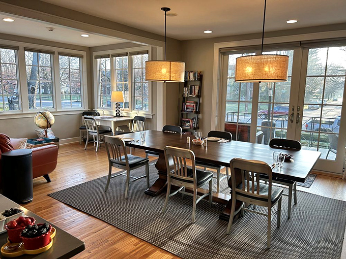 Window shopping for relaxation! This bright nook offers a front-row seat to nature's daily show, no ticket required.