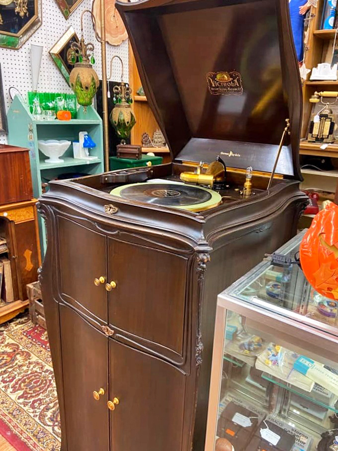 Spin doctors rejoice! This Victrola is ready to drop the needle on your vinyl dreams. Time to dust off those dancing shoes!