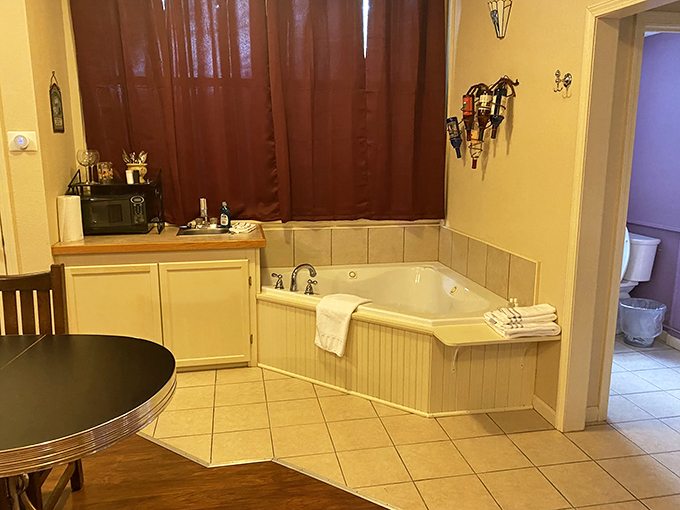 Bubble, bubble, no toil or trouble – just a luxurious soak in this corner tub. It's the perfect spot to wash away those pop quiz jitters.