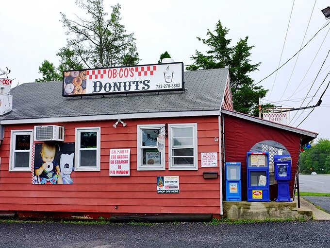 Red, white, and delicious! Ob-Co's exterior is as American as apple pie &ndash; if apple pie were shaped like a donut and twice as tasty.