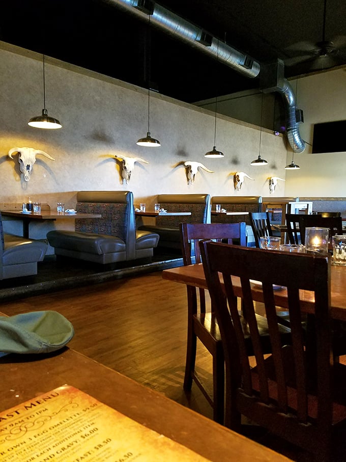 Cozy corners and antler art! This dining room feels like a bear hug for your appetite, with a dash of Wild West charm.