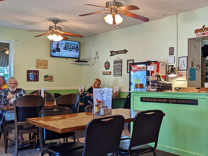 Where everybody knows your name (or will soon)! This inviting space is like the living room you always wished you had &ndash; complete with breakfast.