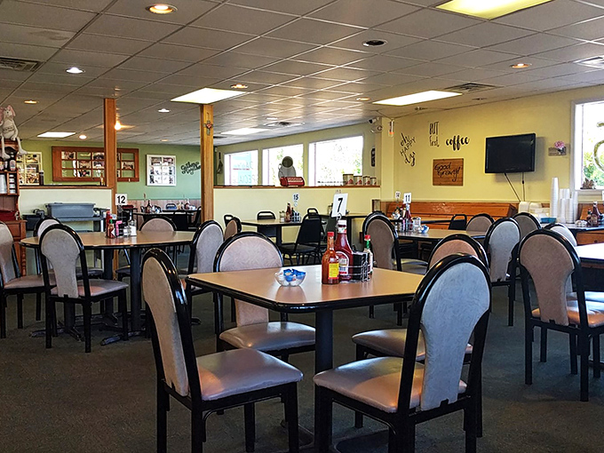 Where everybody knows your name... or soon will! This inviting space is like Cheers, but with better breakfast options.