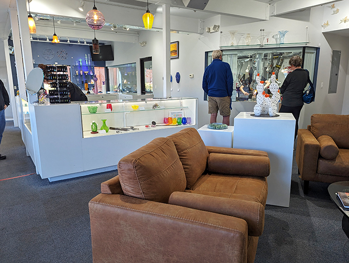 A feast for the eyes! This gallery space is like a candy store for art lovers, minus the sugar rush (but just as addictive).