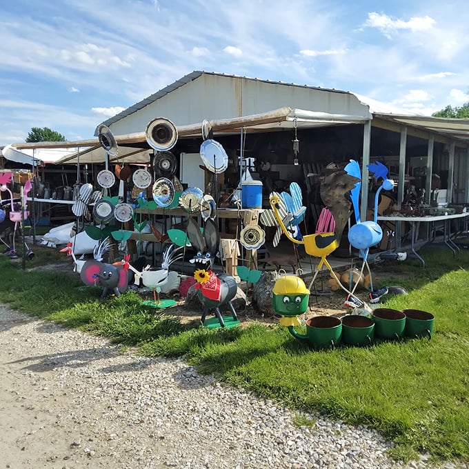 Who let the dogs out? And the cats, birds, and... is that a giraffe? This menagerie of metal critters is a Noah's Ark of yard art.