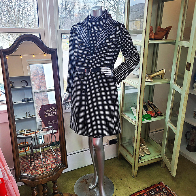 "Dressed to impress!" This polka-dot number is giving me serious Jackie O vibes. Who's ready to paint the town retro?