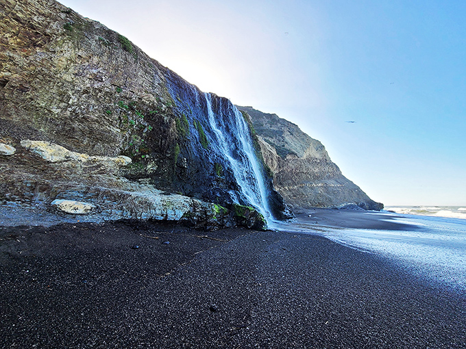 Talk about a room with a view! Mother Nature's panoramic screen puts even the fanciest IMAX to shame.