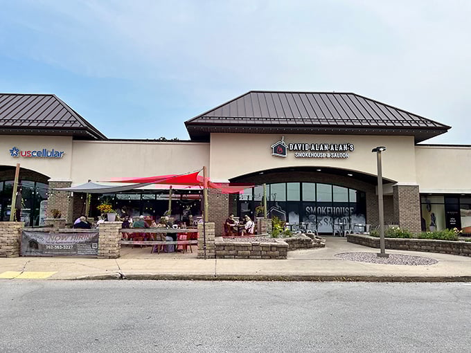 David Alan Alan's Smokehouse & Saloon: Where the name is so nice, they said it twice! This place is serving up double the flavor.