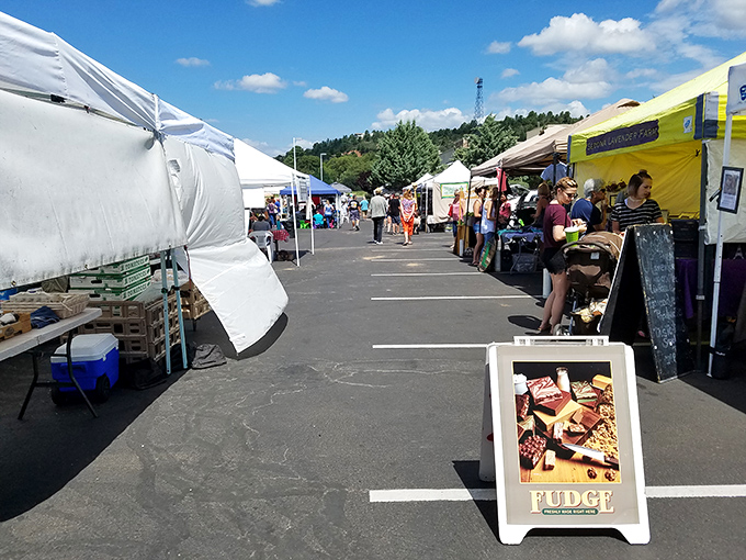 Payson's market: Where the pines whisper recipes and the mountain air seasons every bite.