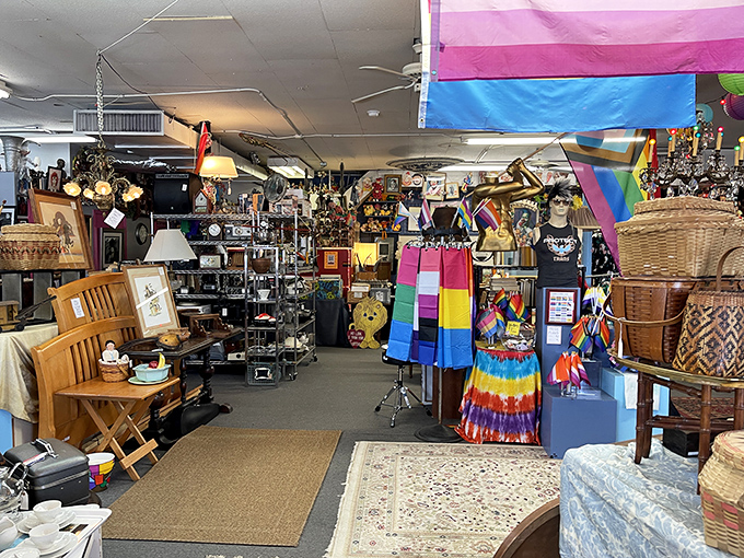 Top Drawer Thrift: Austin's kaleidoscope of secondhand style! This exterior is as funky as the city itself.
