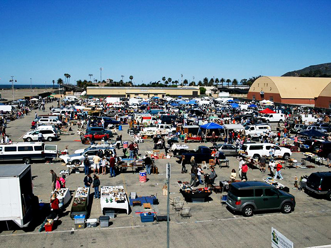 Surf's up, and so are the deals! Ventura's flea market is where beach vibes meet vintage cool.