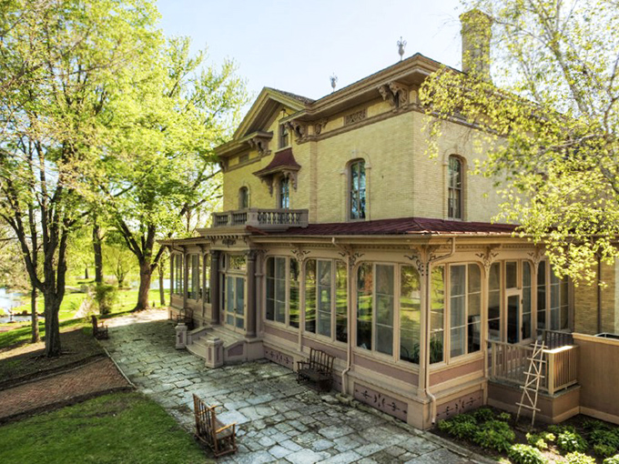 Villa Louis: Where 19th-century opulence meets Midwest charm. It's like Downton Abbey decided to vacation in Wisconsin and never left.