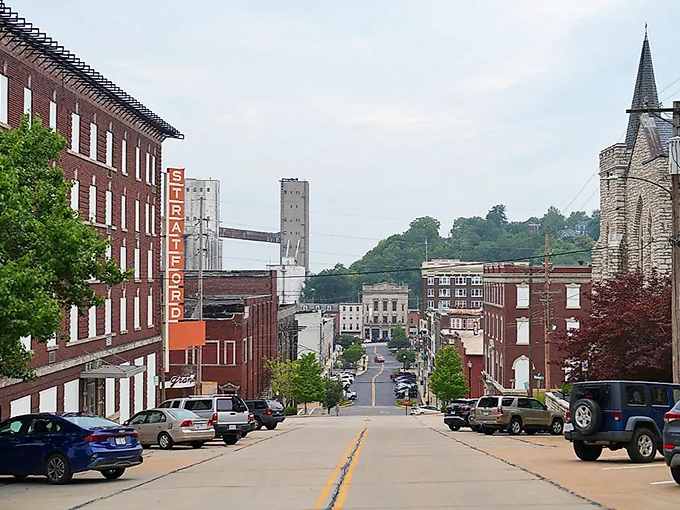 Architectural mishmash that's more eclectic than my Spotify playlist. From Victorian to Art Deco, it's a feast for the eyes!