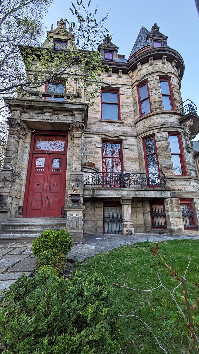 Turrets, towers, and tales of the supernatural &ndash; Franklin Castle is where history and ghost stories throw a block party.